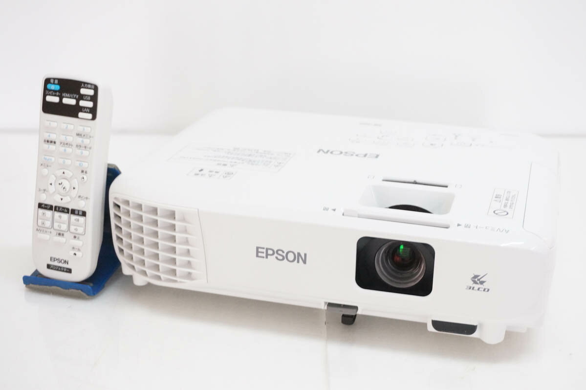 ●商品情報 ・メーカー／EPSON ・型番／EB-S05 ・最大輝度／3200 ルーメン ・コントラスト比／15000：1(オートアイリス使用時) ・パネル画素数／800x600 ・幅x高さx奥行／2.4 kg ※詳細はメーカーHP等をご確...