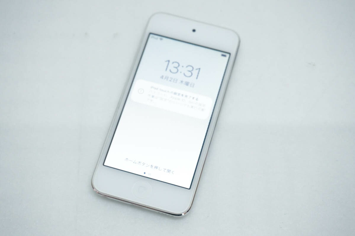 ●商品情報 ・A10 Fusionチップ ・4インチのRetinaディスプレイ ・スクリーンの枠を超える楽しさを ・メーカー／Appleアップル ・型番／MVHW2J/A ・サイズ／幅58.6×高123.4×奥行き6.1mm ・重量／88g...