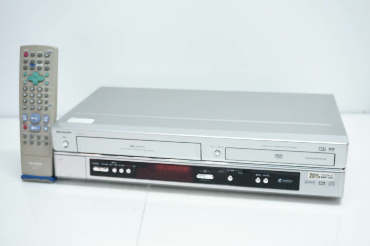 ●商品情報 ・メーカー／SHARPシャープ ・型番／DV-NC750 ・年式／2007年製 ・外形寸法／幅430×奥行255×高さ93.5mm ・本体質量／約4.1kg ・再生対応／VHS、DVD、DVD±R/RW、CD、CD-R/RW ※...