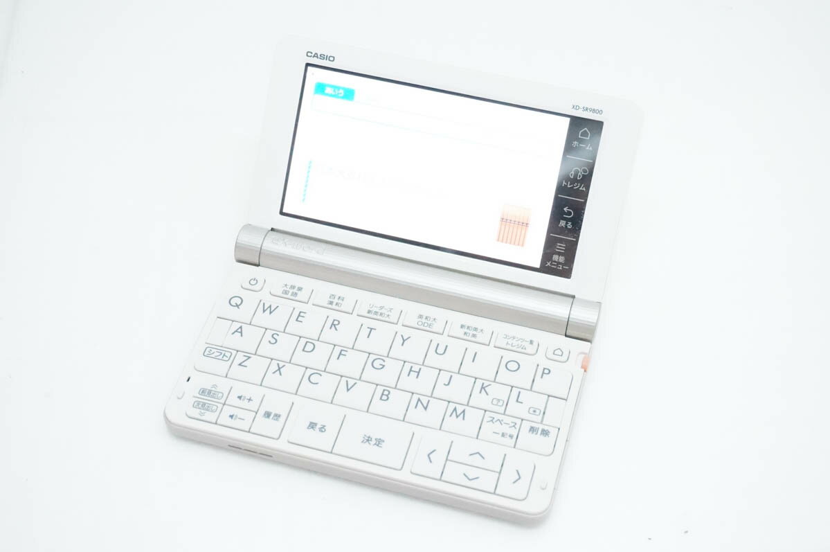 ●商品情報 ・英語力を総合的に高めるコンテンツを収録した電子辞書。 ・TOEIC、TOEFL対策や、ビジネス英語、論文作成など、幅広い用途に対応する。 ・メーカー／CASIOカシオ ・型番／XD-SR9800 ・本体機能／タッチパネル、音声...