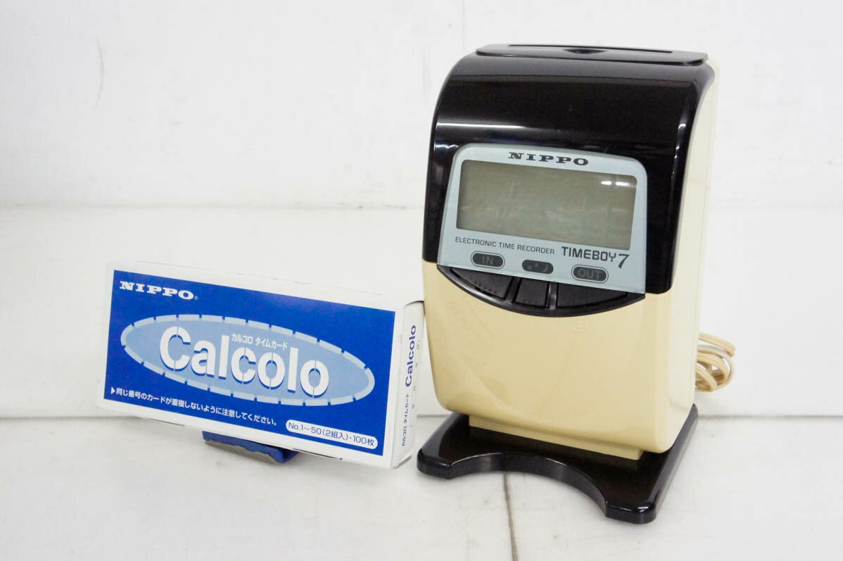 ●商品情報 ・超小型・シンプルデザイン。 ・深夜勤務にも対応、「徹夜キー」搭載。 ・暗い場所でもオレンジ色に明るく光るボタンで簡単操作。 ・カルコロカードを使用すれば毎日の就業時数を計算。 ・消費電力／最大16W ・対応カード／タイムボーイ...