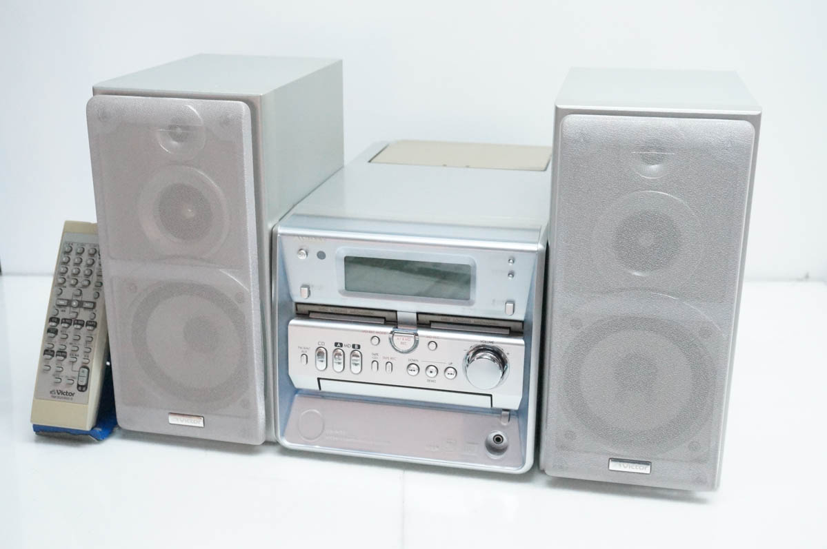 ●商品情報 ・コンパクトなボディにCD、ダブルMD、カセットを搭載したオールインワンコンポ ・MDからMDへの2倍速録音機能搭載 ・メーカー／JVC Victorビクター ・型番／UX-W50（本体CA-UXW50、スピーカーSP-UXW5...