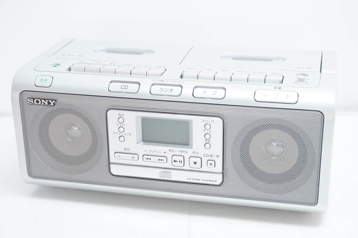 ●商品情報 ・コンパクトで使いやすいダブルカセットモデル ・3バンドシンセサイザーチューナー ・メーカー／SONYソニー ・型番／CFD-W77 ・本体寸法／幅350×高さ158×奥行207(mm) ・質量／約3.4kg ※詳細はメーカーH...