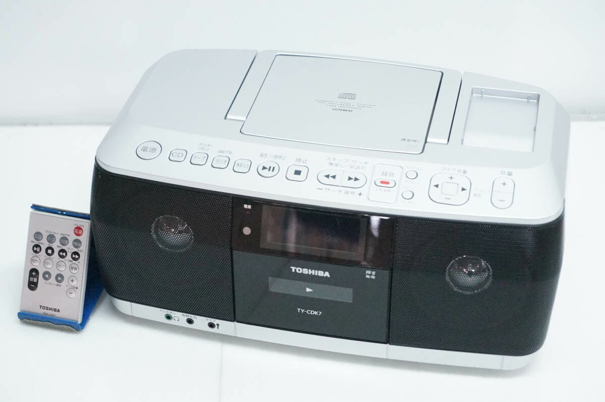 ●商品情報 ・マイク入力端子や外部入力端子を備えたCDラジカセ ・メーカー／東芝 ・型番／TY-CDK7 ・消費電力／16 W ・最大出力／5 W ・対応メディア／カセット、CD ・幅x高さx奥行き／364x158x220 mm ・重さ／2...