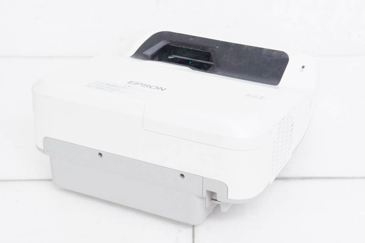 ●商品情報 ・パネルタイプ ／液晶(透過型3LCD) ・対応解像度規格／VGA〜UXGA ・最大輝度 ／3000lm ・アスペクト比／16:10 ・液晶パネルサイズ(対角：型)／0.59 ・最大表示色／1677万色 ・本体サイズ(W×D×H...