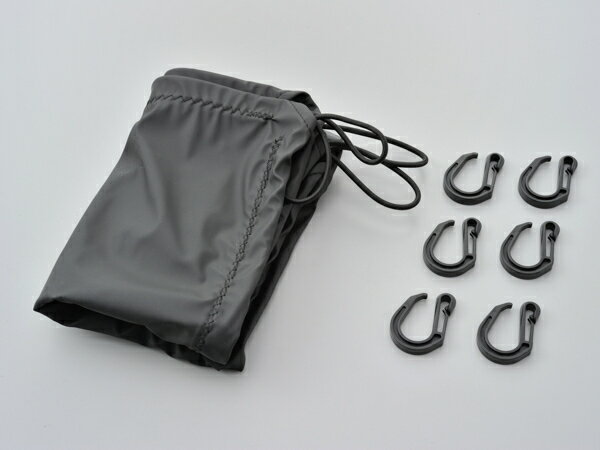 【サイズ】 L ・ストレッチ生地で荷物にフィット！ ・防水性があるストレッチ生地にするなど、各部を見直しました。 ・生地タイプだから、荷物が目立たない。 ・小さな荷物も飛び出しにくい。 ・防水生地だから荷物がぬれにくい。 ・薄生地だからコン...