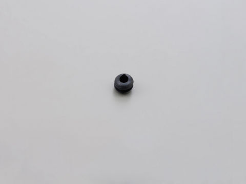 ・配線を引き込む際に使用する被覆保護用ブッシュ。