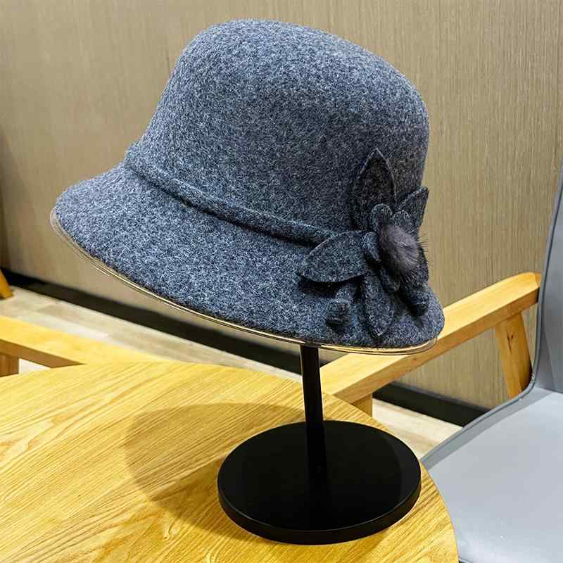 ・カテゴリ: バケットハット・クラウン: ラウンド・つば: ショート・カラー展開: ブラック、キャメル、ワインレッド、グレー、パープル、キャラメル・サイズ: 調節可能・主な素材: ウール31〜50%・スタイル: レトロ