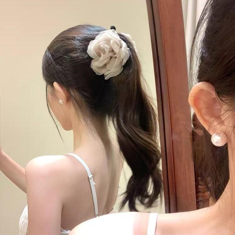 ・素材: 混合素材・加工方法: 手作り・ヘアクリップカテゴリ: バナナクリップ・カラー展開: ベージュ、ライトパープル・スタイル: 田園風・スタイル分類: フレッシュスイート・カテゴリ: 頭飾り・対象: 女性・人気要素: 植物、花