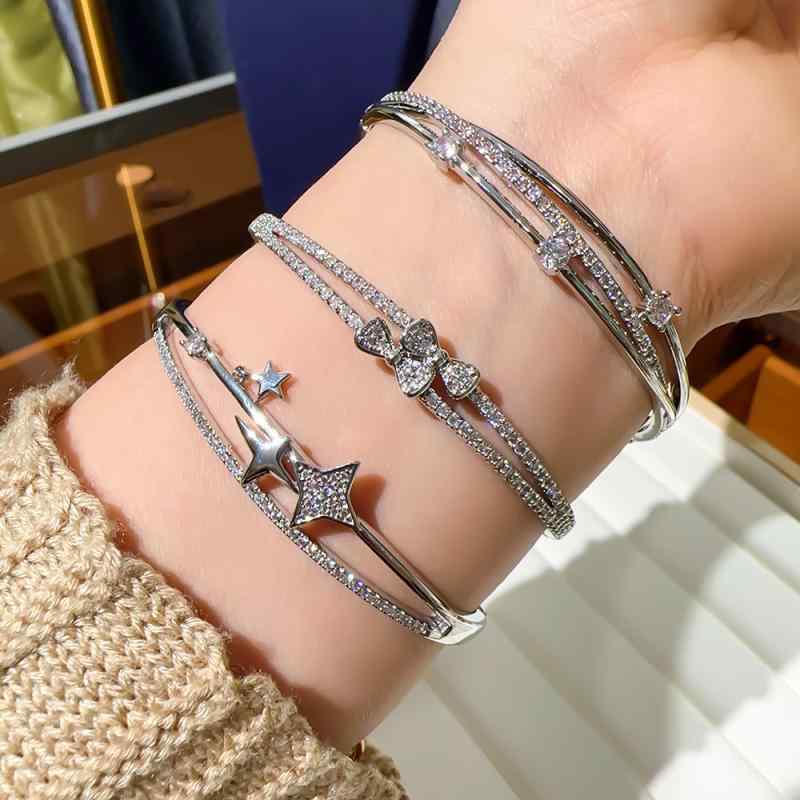 ・素材: 銅・加工方法: 電鍍・デザイン要素: 蝶結び、五芒星、アシンメトリー・スタイル: ファッションOL・スタイル分類: ファッション通勤・カテゴリ: アクセサリー・デザイン要素分類: 形状・パターン