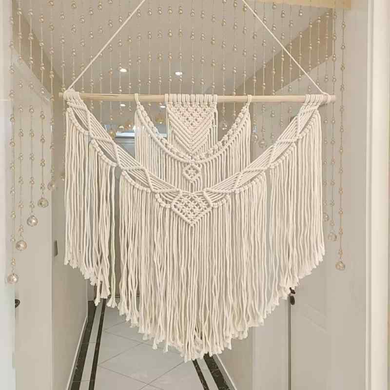 ・素材: 天然木、ポリエステル綿・スタイル: 北欧・形状: 楕円形・柄: ハート柄・カラー展開: オフホワイト、オフホワイト＋アプリコット・サイズ展開: 80cm x 80cm・使用場所: リビング、寝室、書斎、屋外、ダイニング、バルコニー...