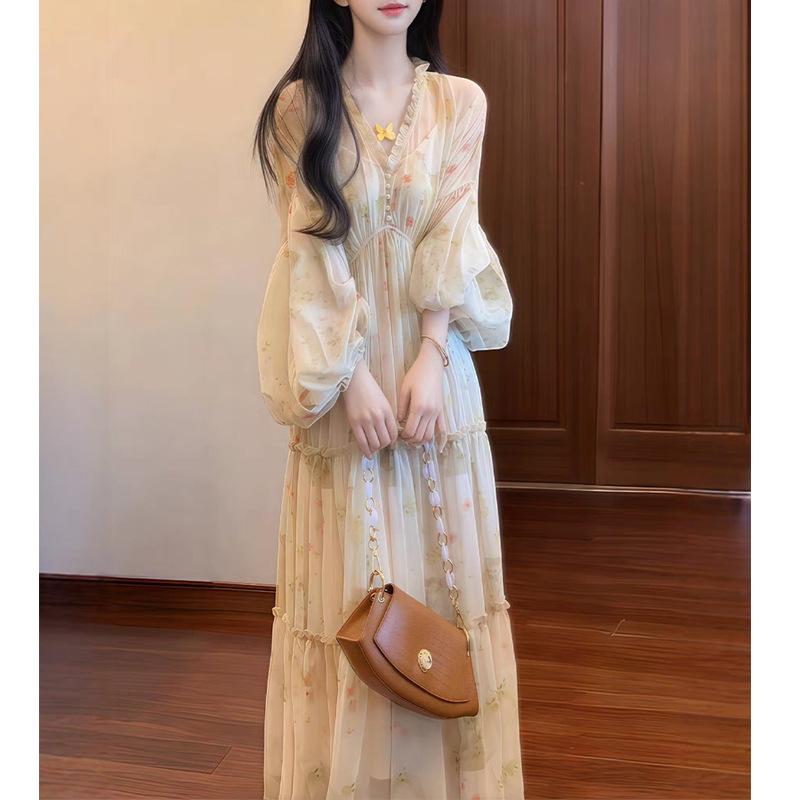 ・主な素材: ポリエステル・柄: 花柄・デザイン: ベーシック・セット内容: 単品・丈: ロング丈・スカートの形: Aライン・ネックライン: Vネック・袖タイプ: レギュラー・袖丈: 長袖・ウエスト: ハイウエスト・主な素材2: スパンデッ...