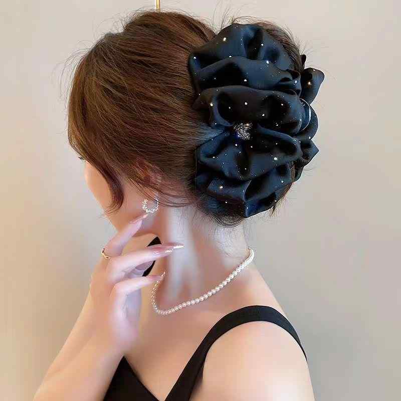 ・カテゴリ: ヘアアクセサリー・スタイル: つかみクリップ・主な素材: 布・カラー展開: 満天星、爱心水钻・デザイン: 蝶結、泡泡・スタイル分類: 清新甜美・対象: 女性
