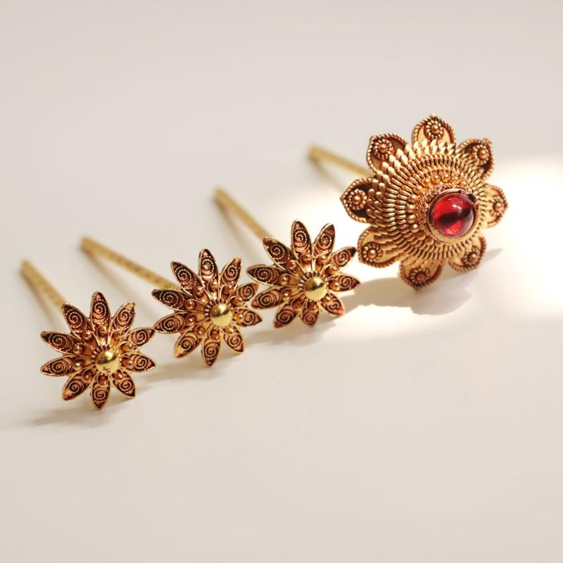 ・カテゴリ: ヘッドアクセサリー・素材: 金属・スタイル: かわいい・デザイン: 花・仕上げ: メッキ