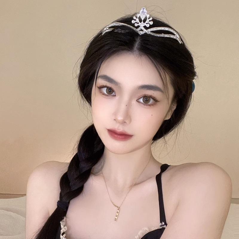 ・カテゴリ: ヘッドアクセサリー・スタイル: ナチュラル・素材: 合金・対象: 女性用・デザイン: クラウン・加工: クリスタルインレイ・クリスタル種類: 人工水晶・カラー: シルバー