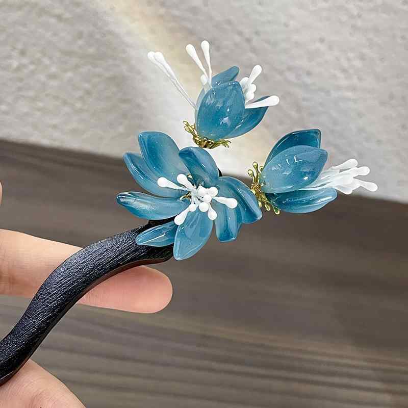 ・カテゴリ: ヘアピン・主な素材: アクリル・スタイル: レトロ・柄: 花柄・カラー展開: ブルー
