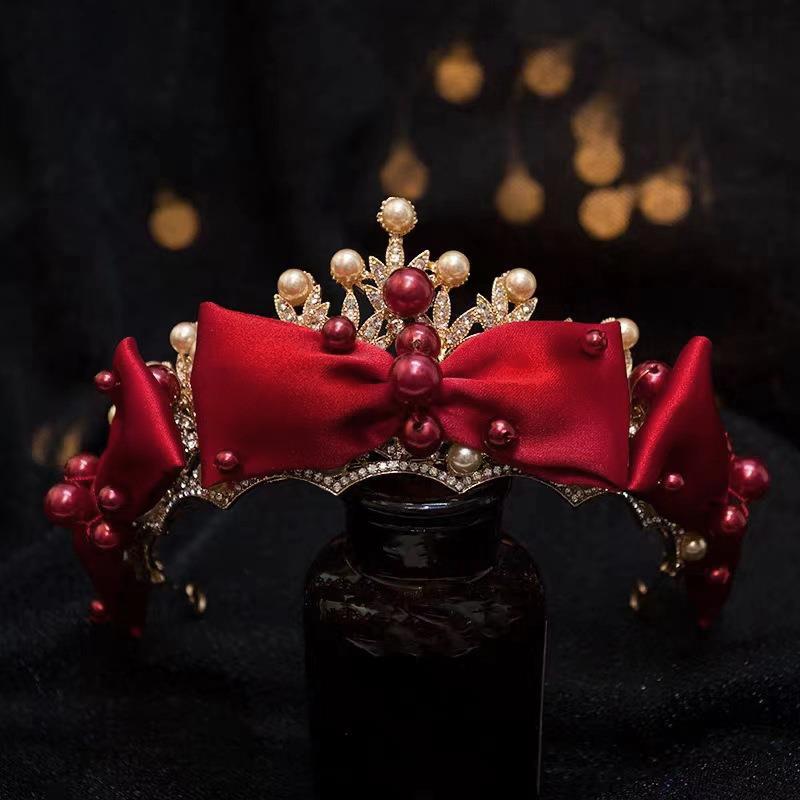 ・カテゴリ: ヘッドアクセサリー・スタイル: シンプル・対象: 女性用・デザイン: ティアラ・主な素材: 合金・装飾: ラインストーン・クリスタル種類: 白水晶・カラー展開: ワインレッド、シャンパン