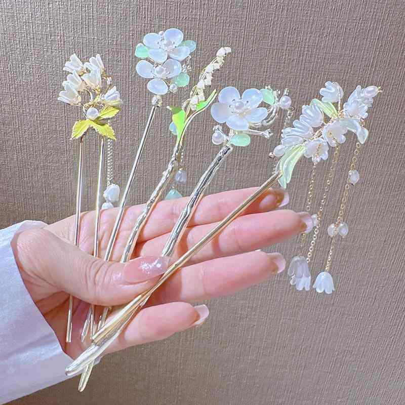 ・カテゴリ: 頭飾・スタイル: 韓国風・素材: 合金・仕上げ: 電鍍・カラー展開: 5#玉蘭花,12#白玉蘭流蘇,3#玉蘭花,4#白色花朵,56#白珠宮燈吊墜,55#紅蓮夜燈,57#紅珠宮燈吊墜,59#紅珠圓燈籠,58#白珠圓燈籠,1#鈴蘭...