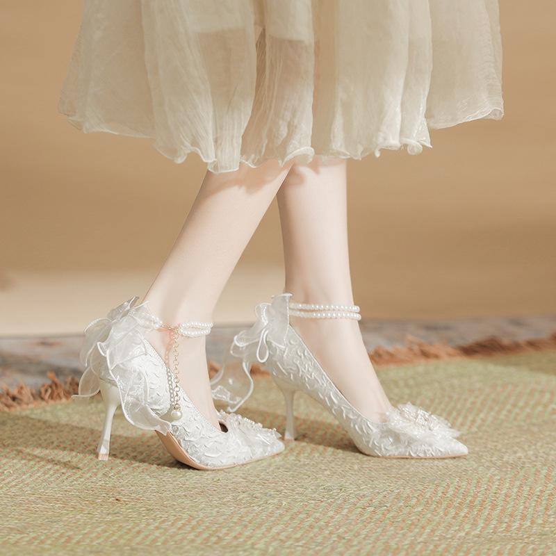 ・カテゴリ: ハイヒール・スタイル: プリンセス・柄: 無地・デザイン要素: 花・つま先形状: 尖頭・表素材: サテン・ヒール高: 6-8cm・カラー展開: ホワイト・サイズ展開: 31,32,33,34,35,36,37,38,39,40...