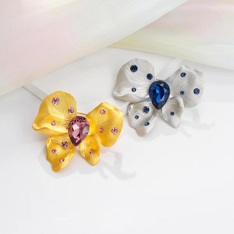 ・カテゴリ: 胸針・スタイル: 卡通・主な素材: 合金・形状: 昆虫・モチーフ: 蝶・カラー展開: 金色蝶、銀色蝶・仕上げ: メッキ・対象: 女性