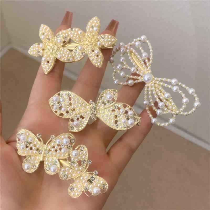 ・カテゴリ: ヘアアクセサリー・種類: アリゲータークリップ・主な素材: 合金・加工: メッキ・装飾: パール・スタイル: 爽やかスイート・対象: 女性・カラー展開: パールツインドフラワー、パールツーバタフライ、パールバタフライボウ、パー...