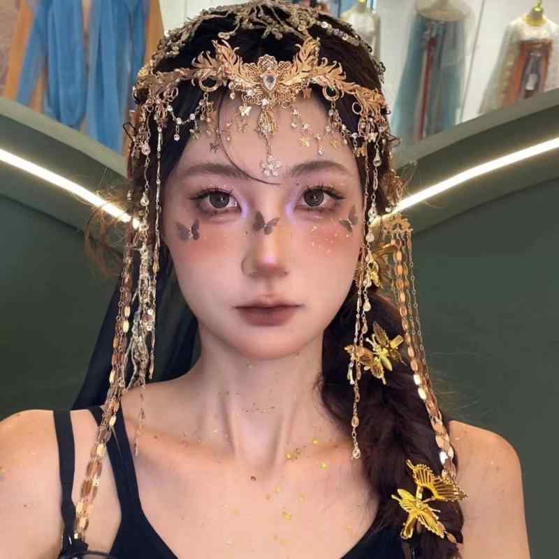 ・カテゴリ: 頭飾・スタイル: 民族風・形状: ヘア冠・主な素材: 合金・装飾: ラインストーン、模擬水晶、白水晶・カラー展開: 金色・対象: 女性・重量: 約83g・ギフトシーン: 結婚式、生日、旅行記念、祭日、引っ越し、展示会、広告プロ...