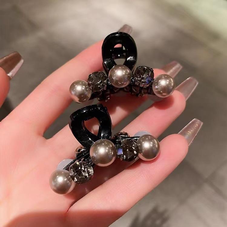 ・カテゴリ: ヘアアクセサリー・スタイル: 韓国風・スタイル分類: OLファッション・素材: イミテーションパール・加工: 手作り・種類: バナナクリップ・装飾: パール・カラー: パール・サイズ: 4.3cm・対象: 女性用