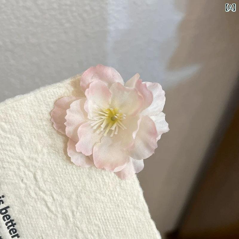 ・カテゴリ: ヘアアクセサリー・スタイル: 田園・柄: 花・カラー展開: ピンク、ブルー・対象: 女性・タイプ: サイドクリップ