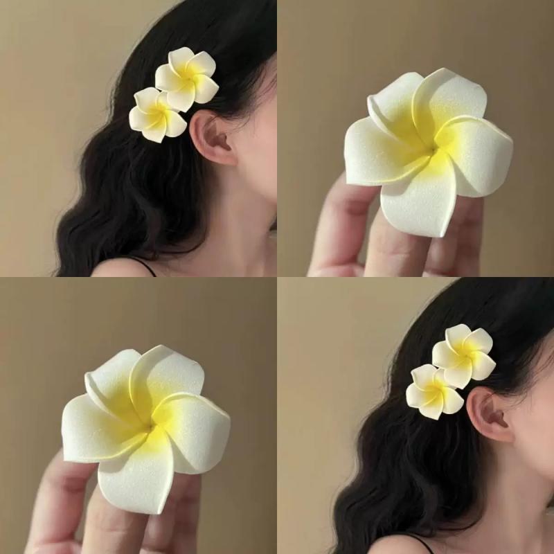 ・カテゴリ: ヘアアクセサリー・スタイル: 仙女風・主な素材: 発泡素材・タイプ: アリゲータークリップ・加工: 手作り・柄: プルメリア花・対象: 女性