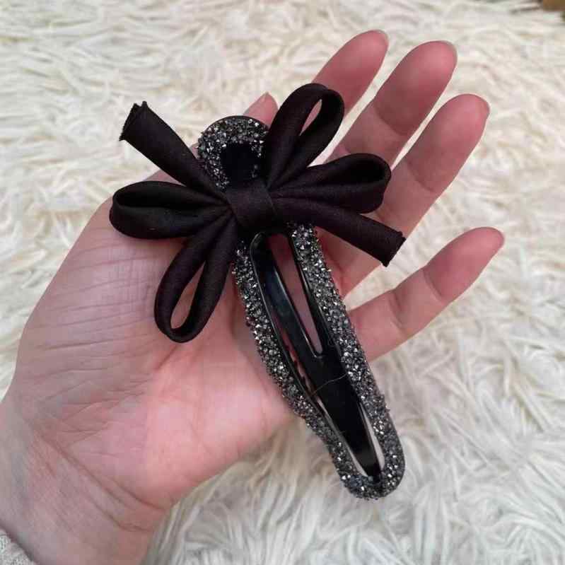 ・カテゴリ: ヘアクリップ・スタイル: スイート・素材: 布・装飾: ラインストーン、蝶結・カラー: ブラック・対象: 女性