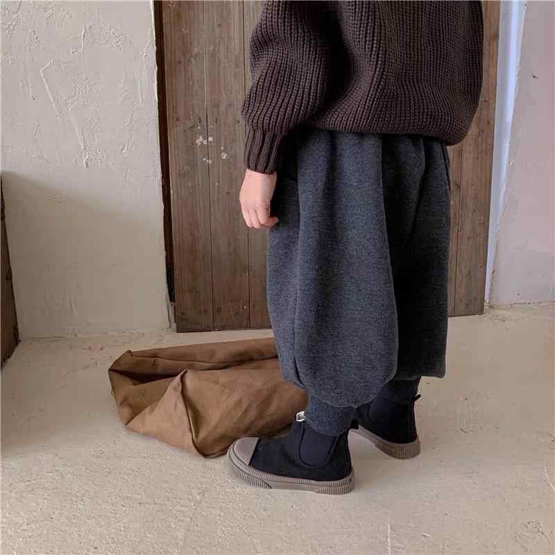 ・カテゴリ: キッズパンツ・スタイル: 韓国風・タイプ: 灯籠パンツ・丈: ロング・柄: 無地・ウエスト: 中腰・カラー展開: ブラック、ダークグレー・主な素材: 綿95%・性別: 男女兼用・対象年齢: 3~8歳・サイズ目安: 100~140cm