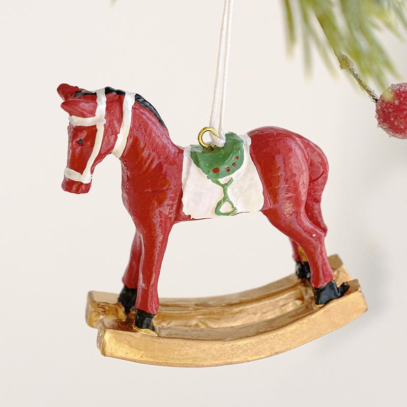 ・素材: 樹脂・カラー展開: 赤い木馬、白い木馬、緑の木馬・イベント: クリスマス