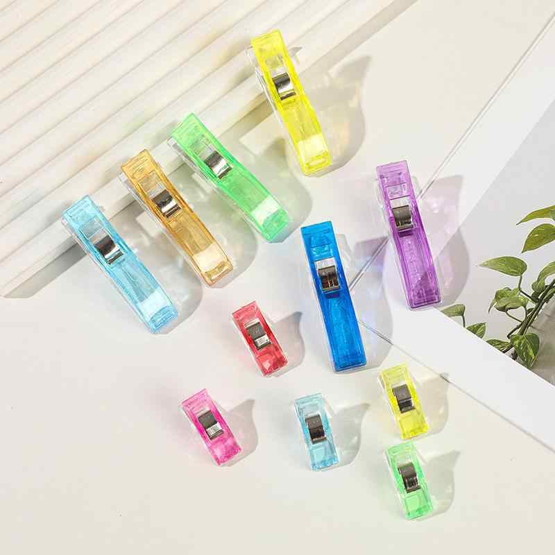 ・カテゴリ: 収納クリップ・主な素材: プラスチック・スタイル: モダンシンプル・使用対象: 布団、下着、パンツ、靴下、ネクタイ、服・サイズ展開: 大号、小号
