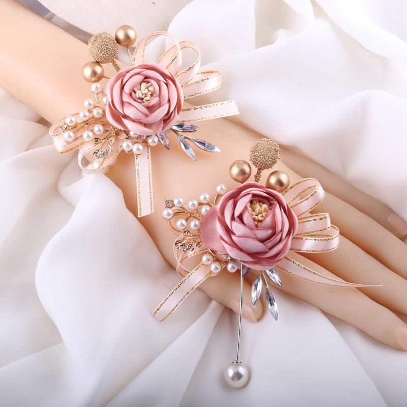 ・素材: 布地・技法: 手作業による接着・用途: 結婚式・カラー展開: ピーチピンク（胸花：約7cm×12cm）、ピーチピンク（手首花：約7cm×9cm）、ピーチピンク（セット：胸花＋手首花）・サイズ: 約5cm×10cm・スタイル: 韓国風