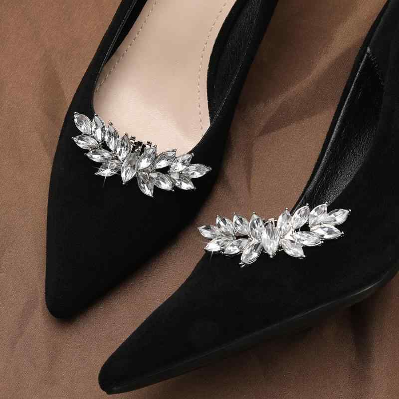 ・カラー展開: シルバー・カテゴリ: シューズアクセサリー・対象シューズ: ブーツ、サンダル、カジュアルシューズ、防寒靴、ワークシューズ、スリッパ・タイプ: シューズクリップ・スタイル: デイリーカジュアル