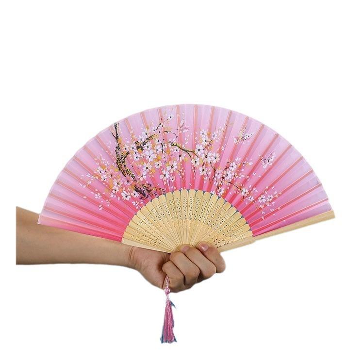 ・カテゴリ: 扇子・素材: 絹布・サイズ: 全長21cm・仕様・加工: 印刷・骨組み素材: 竹・カラー展開: ピンク桜、ブルー桜、パープル梅、グリーン梅蝶、ホワイト仙鶴、ブラック燕、イエロー茉莉、江南水郷、ホワイトブルー十里桃花、ピンクグリ...