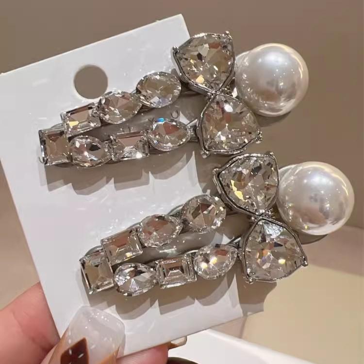 ・主な素材: ラインストーン・スタイル: 韓国風・加工技術: 業・ヘアクリップ分類: ダッカールクリップ・カラー展開: ラインストーンヘアクリップ・デザイン要素: パール・雰囲気: ファッション通勤スタイル・カテゴリ: ヘアアクセサリー・対...