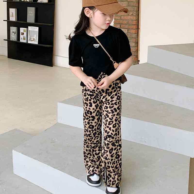 ・カテゴリ: 子供用セットアップ・対象性別: 女の子・スタイル: 韓国風・セット内容: トップス、パンツ（2点セット）・対象年齢: 3〜8歳（100〜140cm）・袖丈: 半袖・パンツ丈: 長ズボン・生地の厚さ: 薄手・柄: レオパード・主...