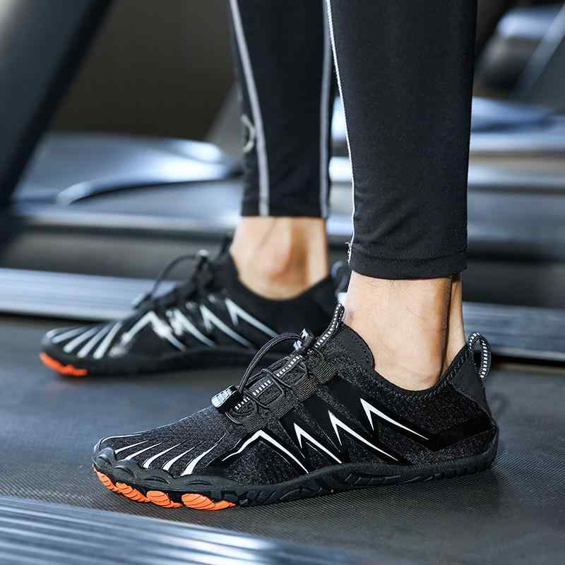・着用方法: スリッポン・機能: 速乾、通気、防水、軽量、防滑、耐摩耗、吸汗、衝撃吸収・厚み: 薄手・裏地素材: メッシュ・適した場所: プラスチック、床、野外、雪原、ランニングコース、ハードコート、天然芝、人工芝、山地、道路・対象年齢: ...