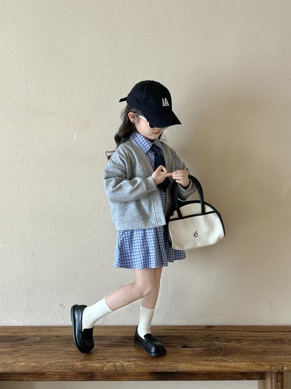 ・カテゴリ: 子供用ジャケット・アウター・対象性別: 女の子・対象年齢: 3〜8歳（身長100〜140cm）・ネックライン: Vネック・スタイル: 韓国風・柄: 格子、無地・厚み: 普通・生地加工: 柔軟処理・フード: フードなし・要素: ...