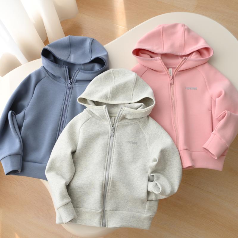 ・性別: 男性・対象年齢: 中小童（3〜8歳、身長100〜140cm）・ネックライン: フード付き・スタイル: カジュアル・柄: 無地・主な素材: 綿・カラー展開: ブルー、ピンク、グレー・サイズ展開: 100cm、110cm、120cm、...