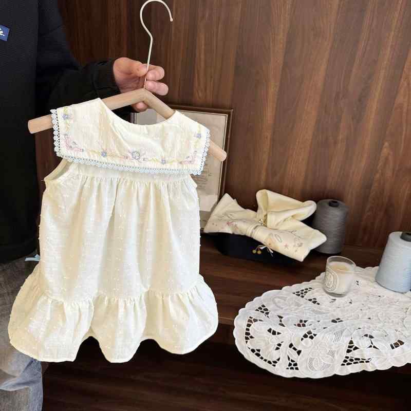 ・カテゴリ: 子供用ワンピース・スタイル: ガーリー・主な素材: コーデュロイ・安全基準: クラスA・柄: 花柄・シルエット: Aライン裙・カラー展開: アイボリー・サイズ展開: 90、100、110、120、130、140