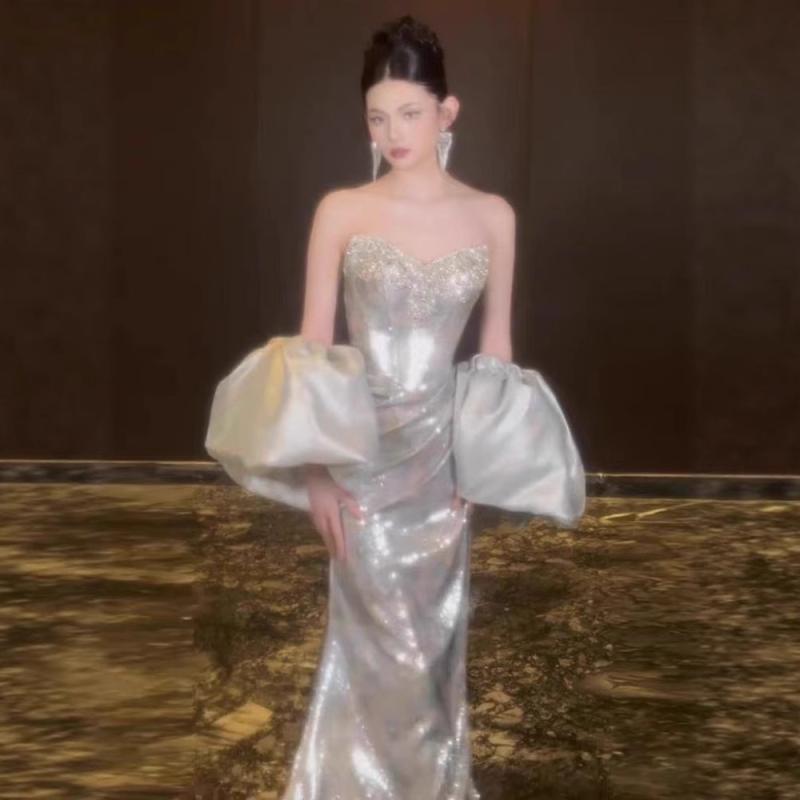 ・カテゴリ: 婚紗・ドレス・主な素材: ポリエステル・カラー展開: シルバーグレー・サイズ展開: S、M、L・シルエット: マーメイド、ハイウエスト・デザイン特徴: ギャザー（褶曲）・袖丈: 三分袖・スカート丈: ロング丈・ウエストライン:...
