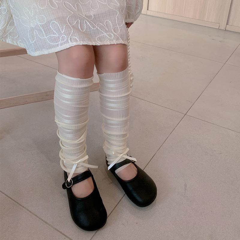 ・カテゴリ: 子ども用靴下・性別: 女児・機能: 通気性・レングス: クルー丈・厚さ: 薄手・柄: 無地・主な素材: ナイロン・素材含有率: 75%・カラー展開: ホワイト、アプリコット、ブラック・サイズ展開: フリーサイズ（推奨身長100...