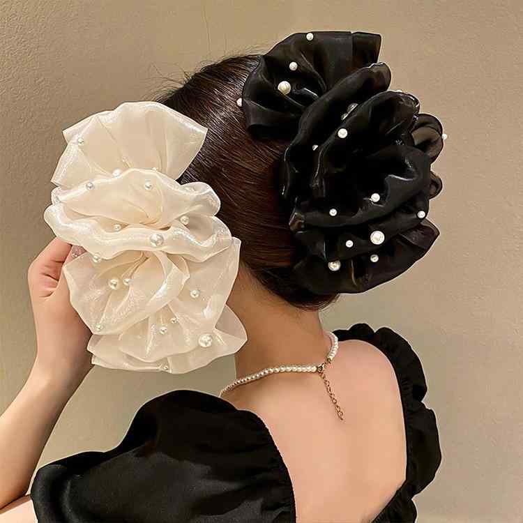 ・カテゴリ: ヘアアクセサリー・主な素材: チュール・スタイル: ヘアクリップ・製造工程: り・カラー展開: ブラック、オフホワイト・デザイン特徴: リボン・テイスト分類: フェミニン、スイート・対象: レディース