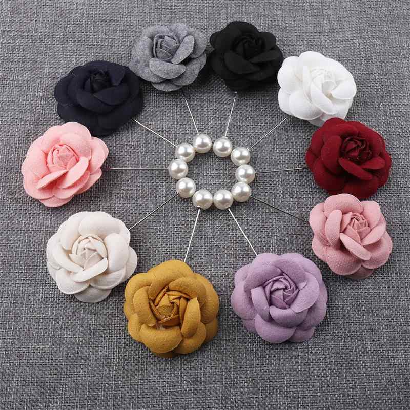 ・カテゴリ: ブローチ・スタイル: ユニセックス・デザイン: 花、山茶花・加工技術: 保形加工・サイズ: 約5cm・カラー展開: ネイビー（リベット）、パープル（リベット）、イエロー（リベット）、ピンク（リベット）、ベージュ（リベット）、ホ...