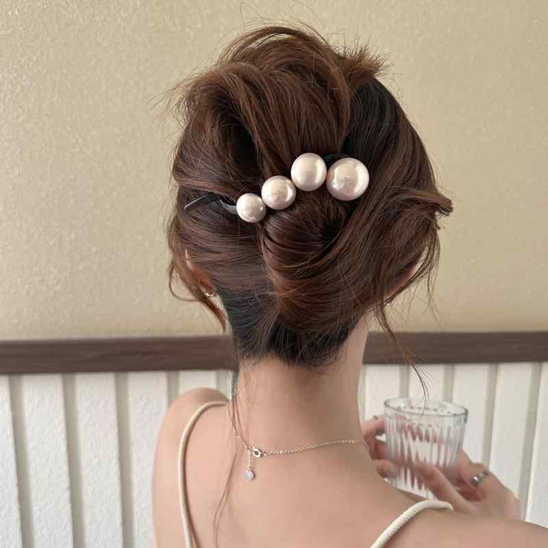 ・カテゴリ: ヘアアクセサリー・素材: フェイクパール・スタイル: シンプル、通勤スタイル・デザイン: ツイストヘアクリップ・対象: レディース・カラー展開: パープルパール、オフホワイト、ライトブラウン、シャンパンパール、ダークブラウン、...