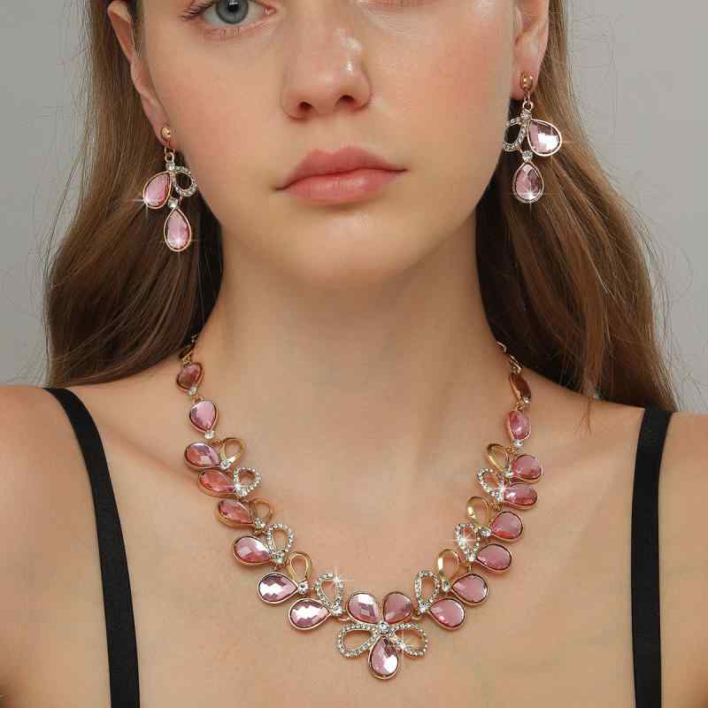 ・素材: 合金・スタイル: ファッションスーツ・セット内容: 耳飾りりり、首飾りりり・チェーンの種類: レギュラーチェーン・ペンダント素材: 合金・柄: 植物、花卉・流行要素: 花・スタイル分類: 通勤ファッション・カテゴリ: セット・対象...