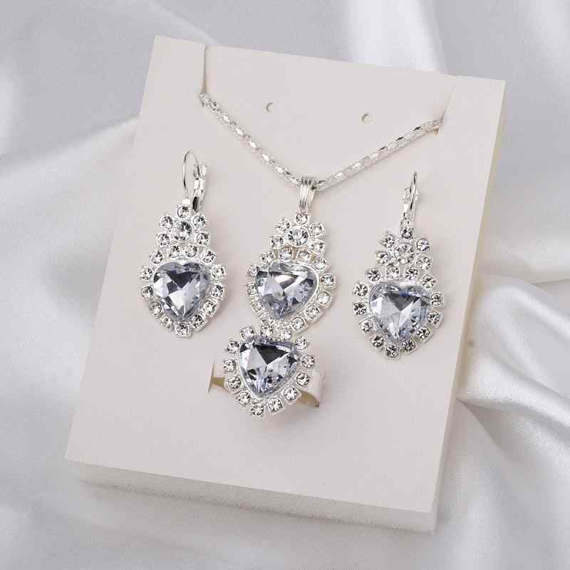 ・カテゴリ: アクセサリーセット・素材: 合金・加工技術: 電気メッキ・デザイン: ハート、水滴・セット内容: 耳飾りりり、首飾りりり、手首飾りりり・チェーンの種類: ツイストチェーン・ペンダント素材: 合金・柄: ハート、水滴、ベル・カラ...