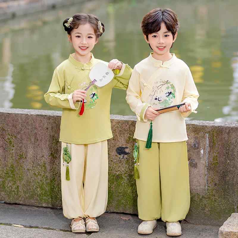 ・カテゴリ: 子供用唐装・民族衣装・柄: 花柄・インナータイプ: コットンインナー・生地加工: 柔軟加工・要素: セットアップ・素材: 綿 ・スタイル: 中世風（中華風）・生地の厚さ: 薄手・カラー展開: 男児用（香包付き）、女児用（香包付...